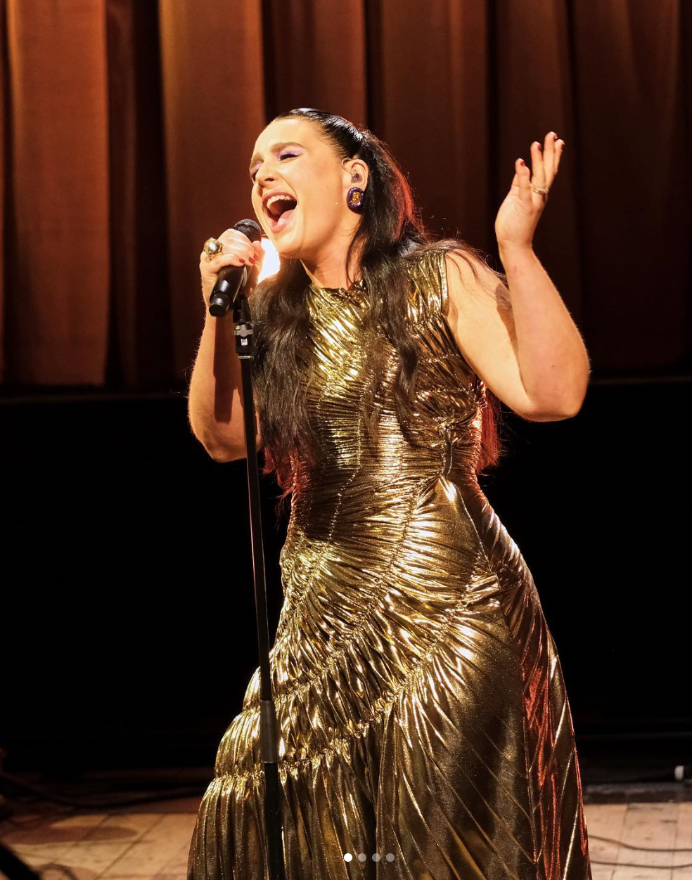 Georgia Hardinge - Jessie Ware wears the Fossil Dress in Gold