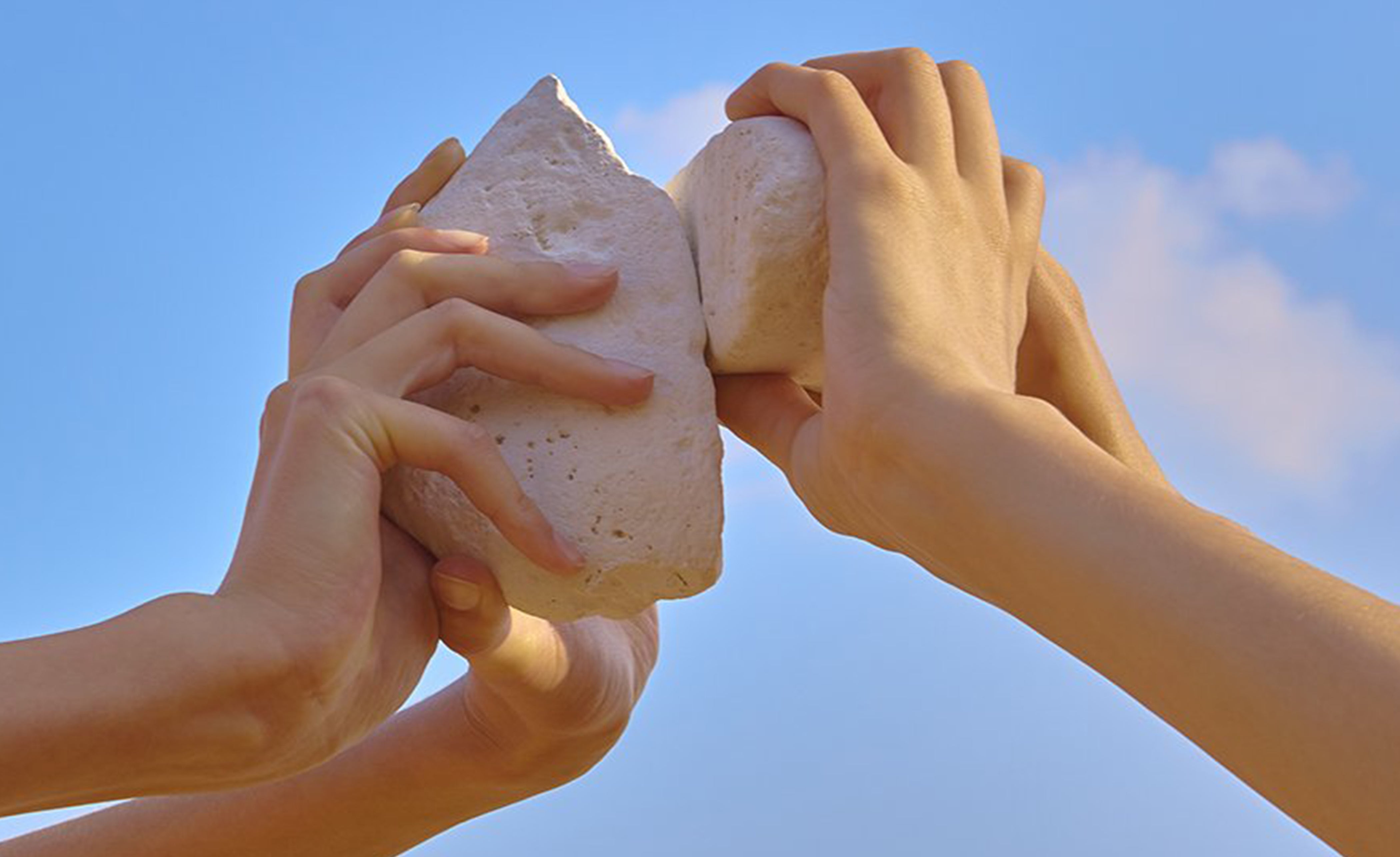 Georgia Hardinge. A sculptural label.